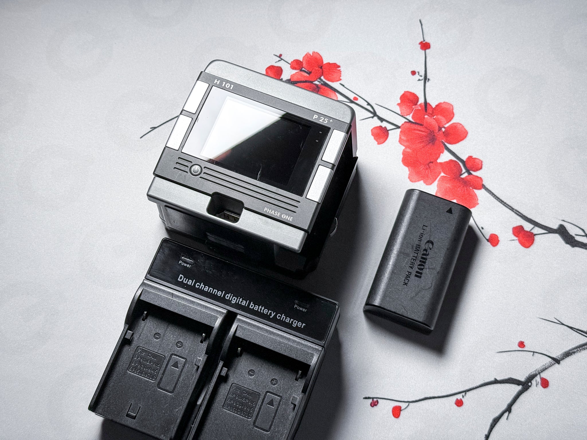 Phase One P25+ H101 Medium Format CCD Digital Back for Hasselblad H an